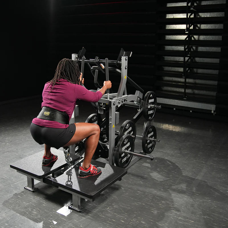 Plate-Loaded Belt Squat – Life Fitness