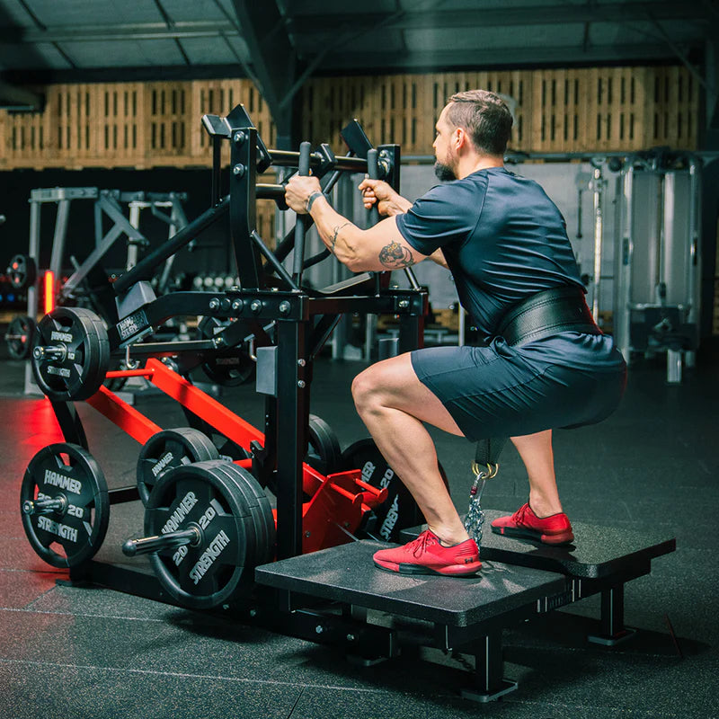 Plate-Loaded Belt Squat – Life Fitness